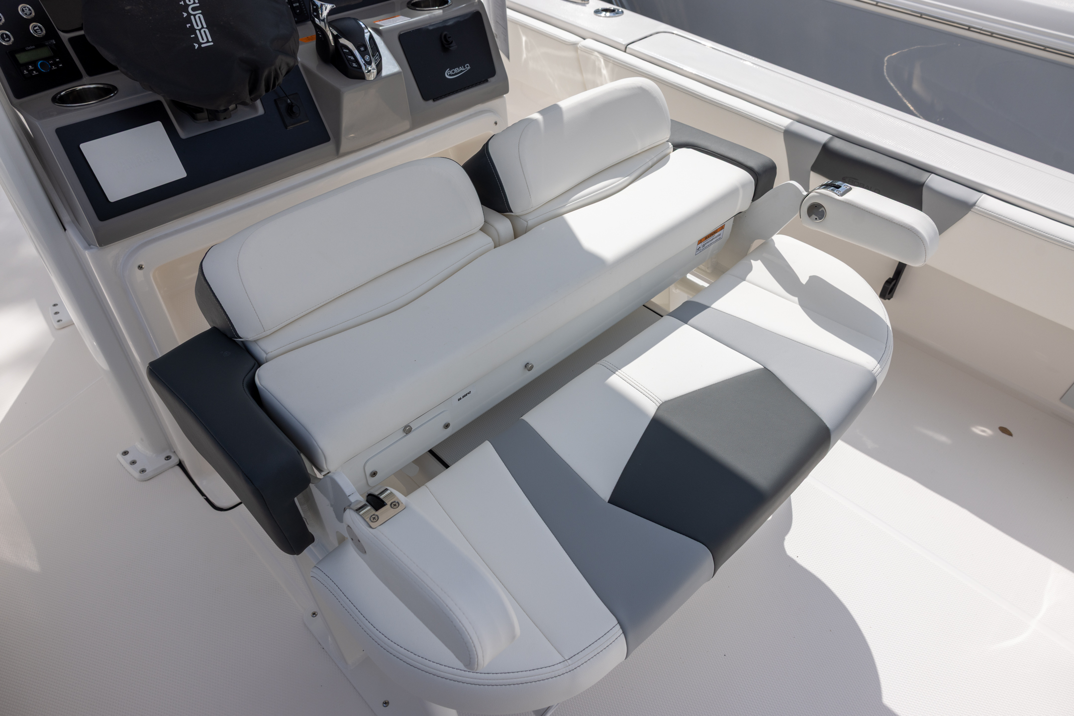 2025 Robalo 266 Cayman 6397 | Fish Tale Boats Fort Myers & Naples